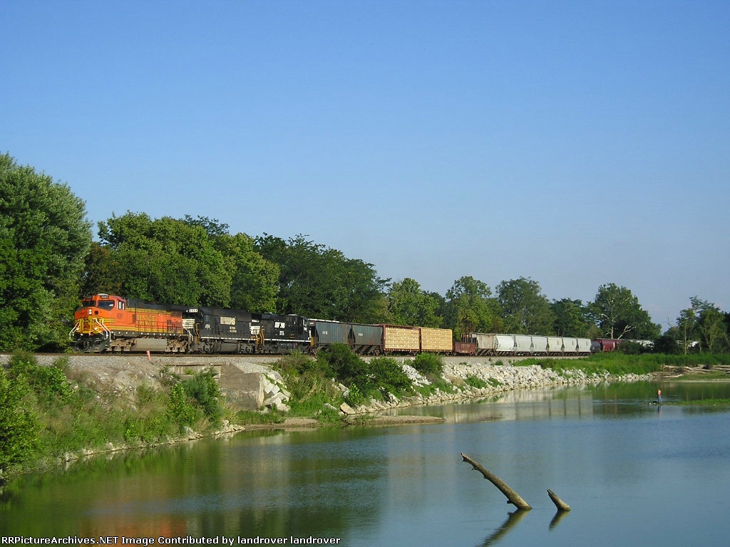 BNSF 4081 On NS 174 Westbound